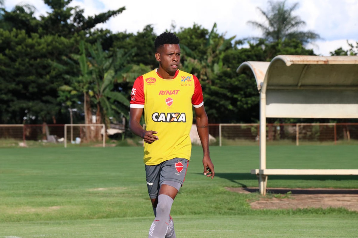 Moacir se lesiona, e Vila pode recorrer a volante que não atua há dois ...