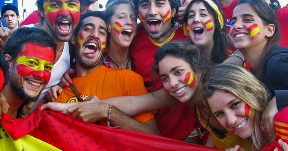 G1 - Espanhóis comemoram título na Praia de Copacabana - notícias em ...