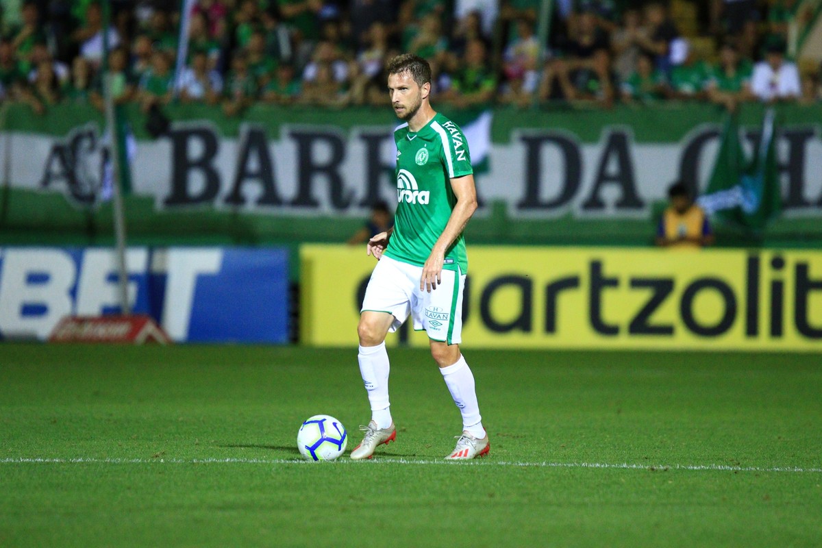 Rafael Pereira sofre luxação no ombro e vira dúvida na Chape ...