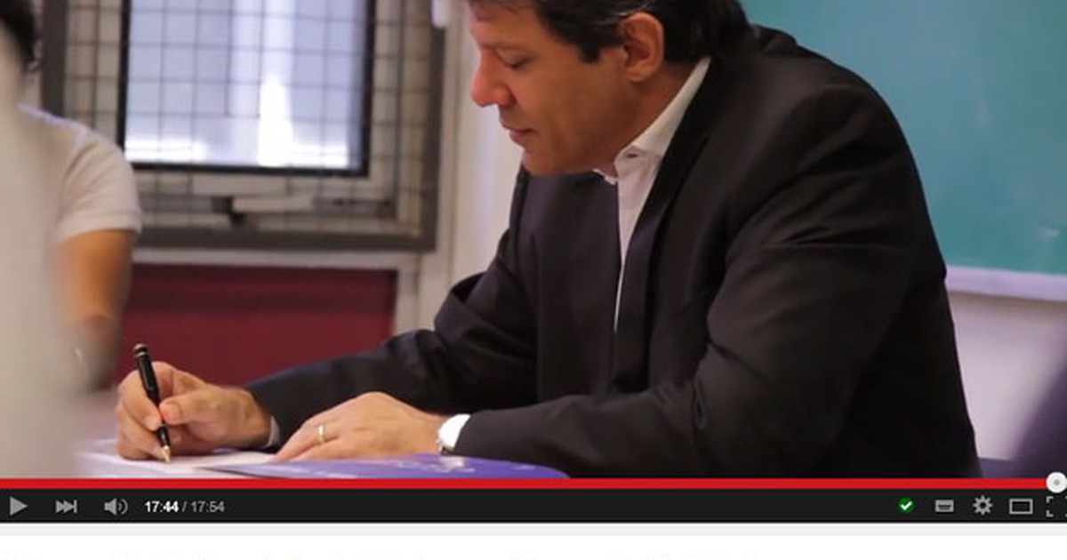 G1 - Alunos negros ocupam aula de Haddad para pedir cota racial na USP ...