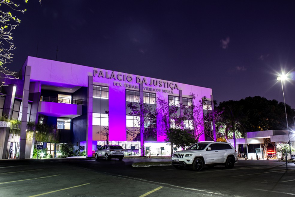 Sede do TJMT é iluminada de lilás em apoio à luta contra violência de ...