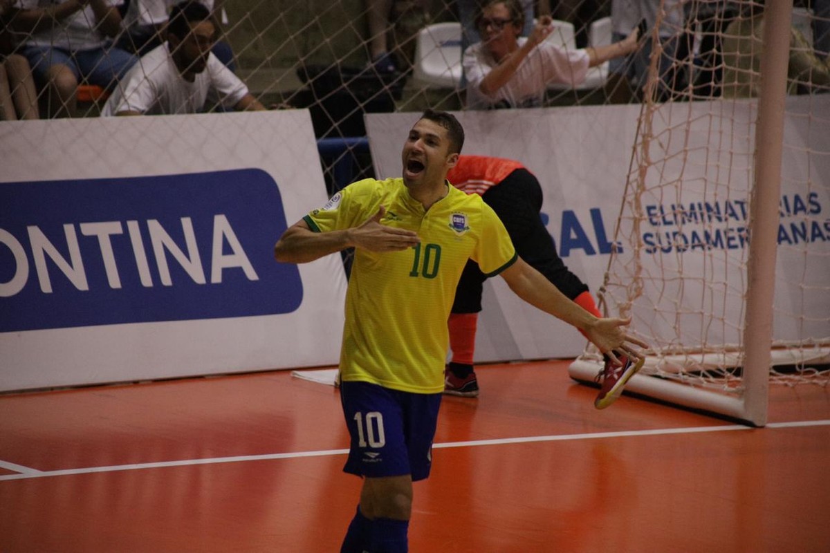 Pivô da seleção, Pito desbanca Ferrão e conquista prêmio de melhor ...