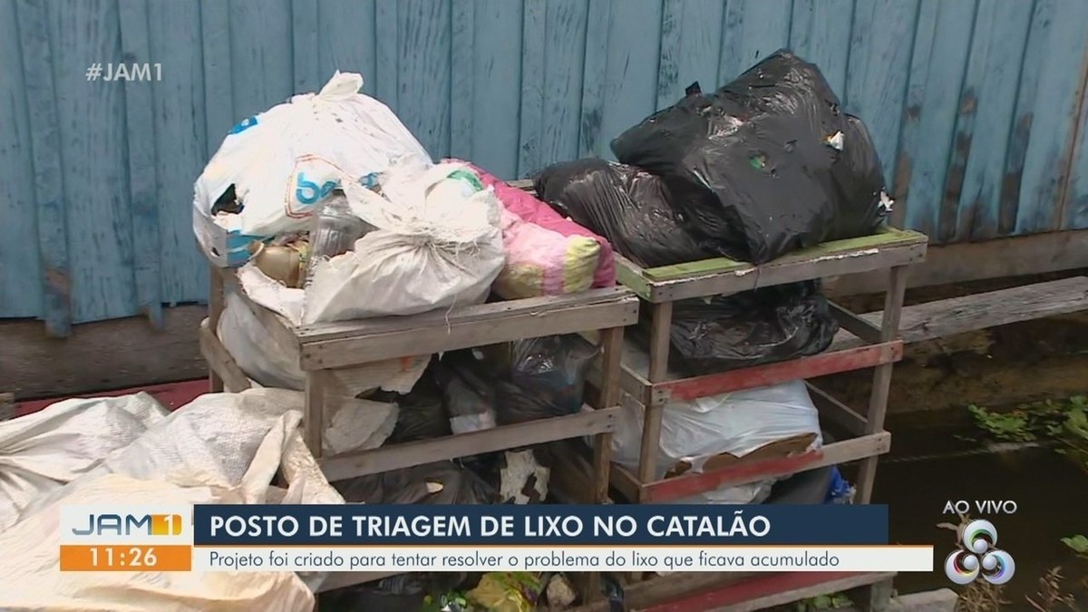 Moradores de comunidade constroem lixeira flutuante no Rio Negro em ...