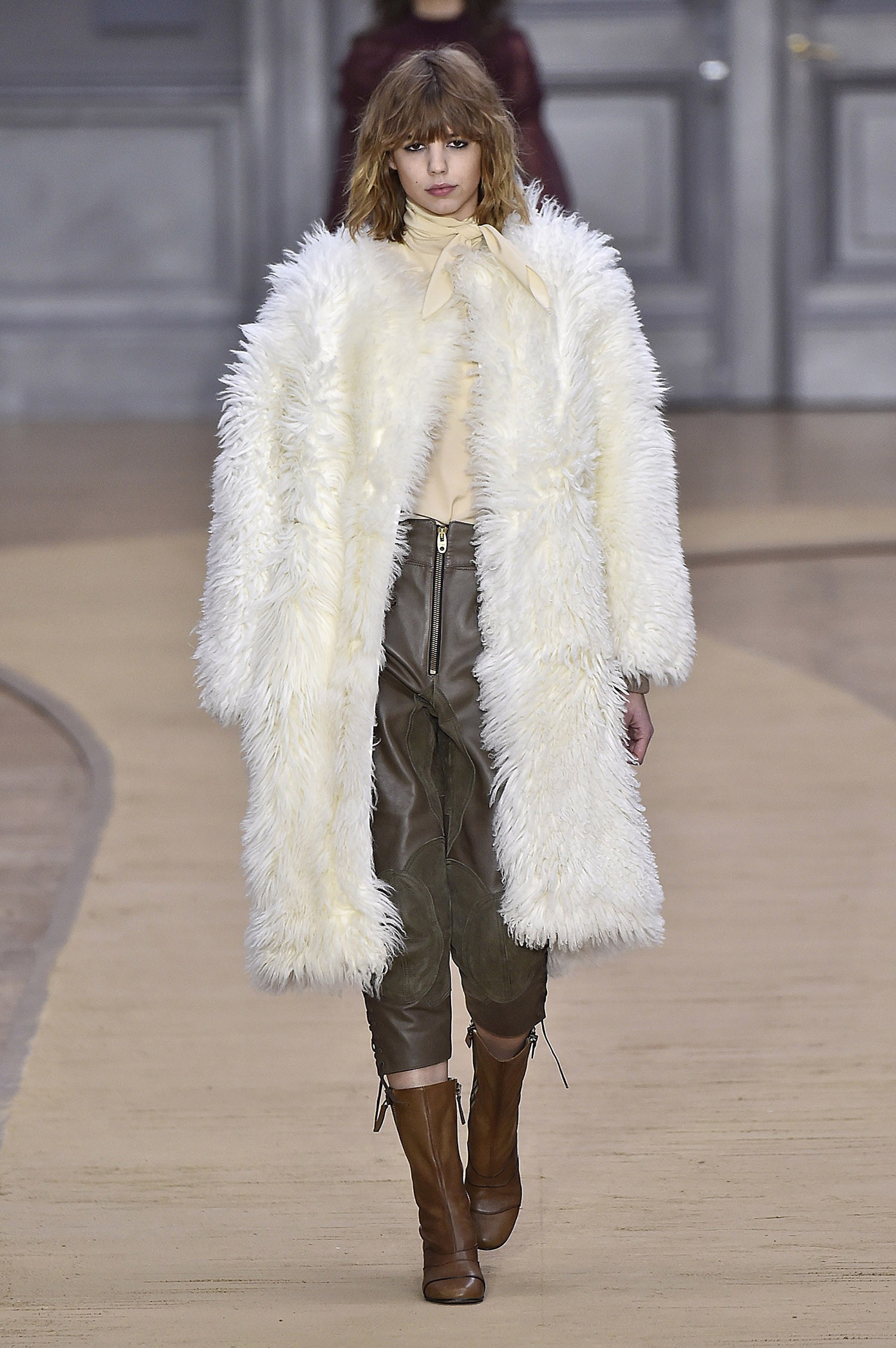 Rainha do boho contemporâneo, Chloé traz inverno 2017 esperto e ...