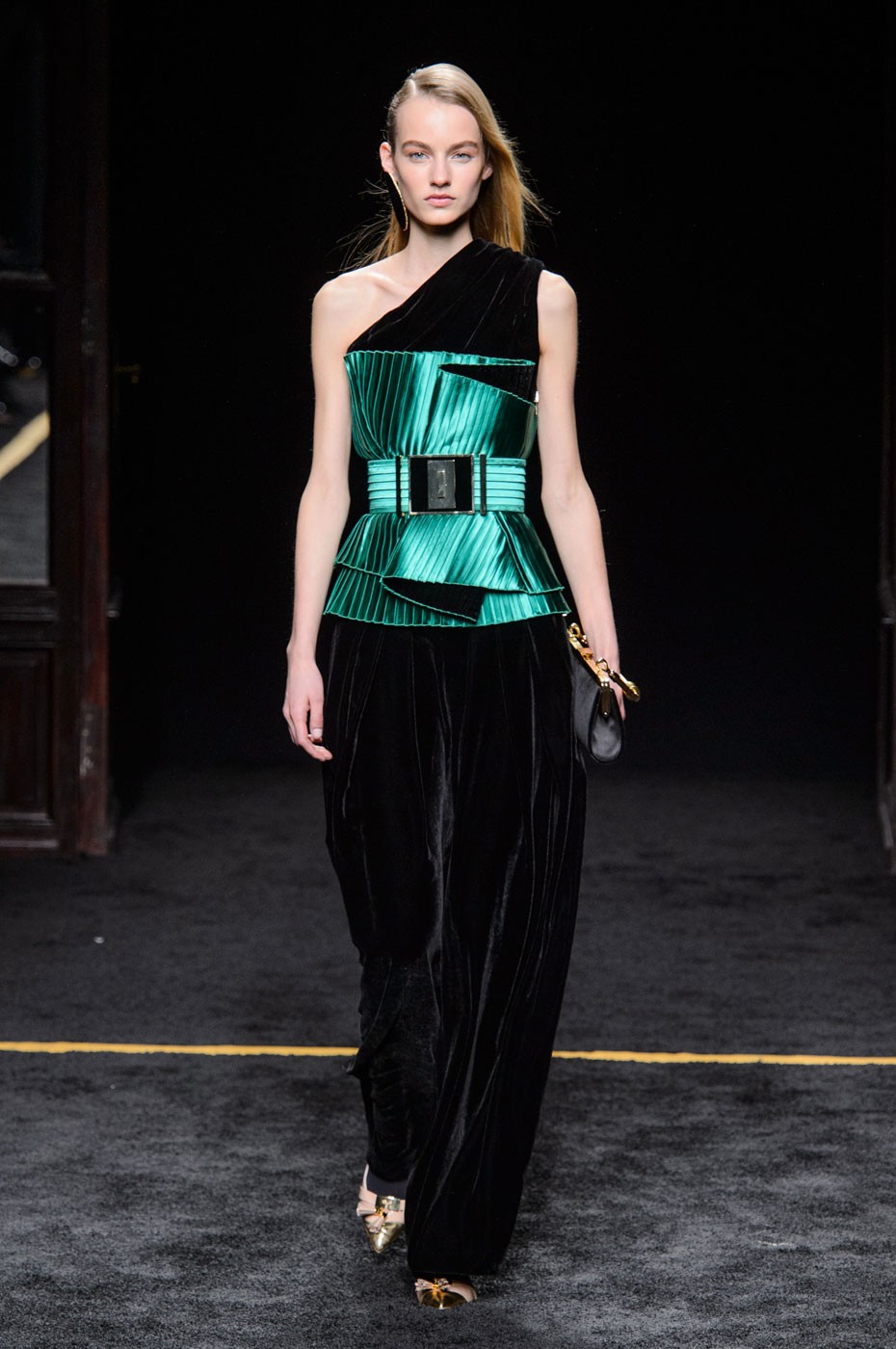 Balmain | Paris | Inverno 2016 | Desfiles | Vogue