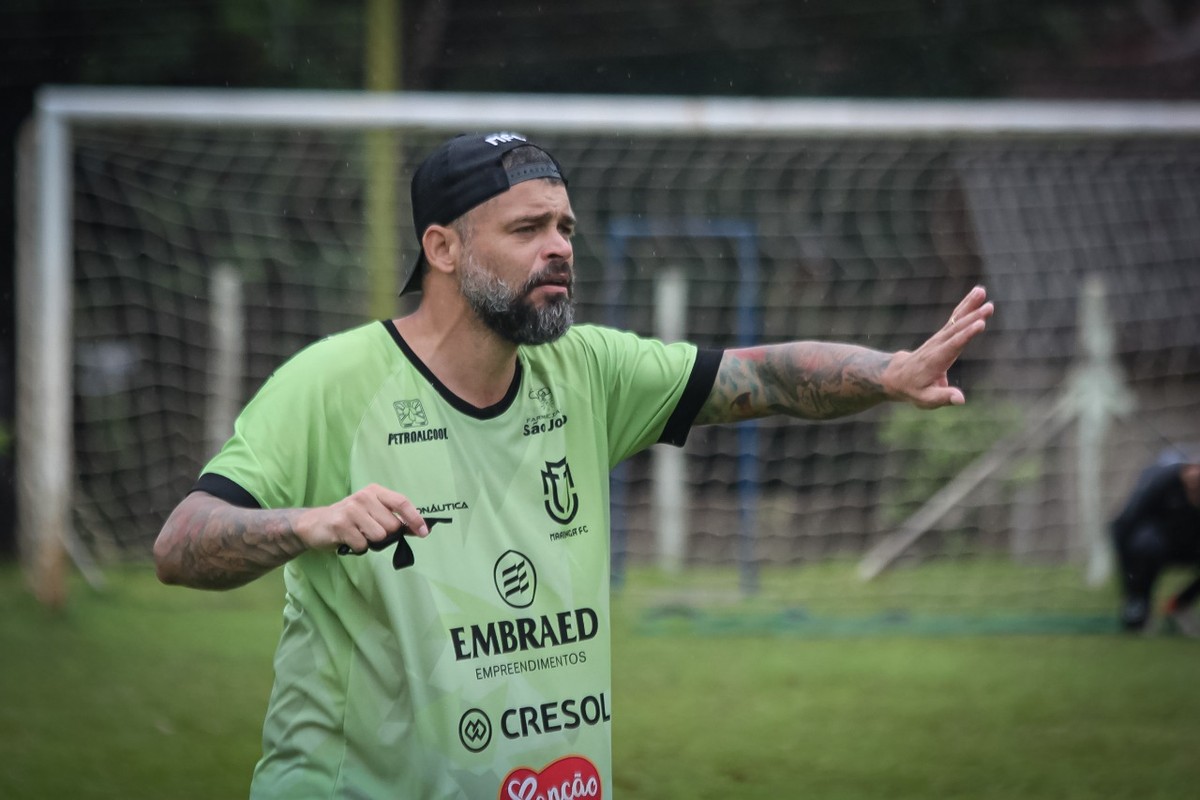 Campeão mundial com o Inter, Edinho dá primeiros passos como técnico ...