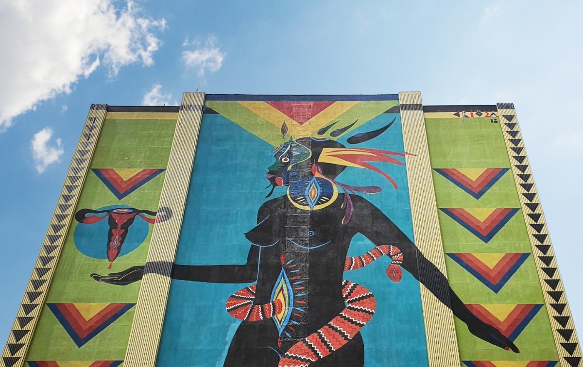 Obra da artista Criola, feita em prédio no Centro de BH, vai parar na ...