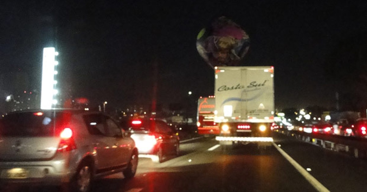 G1 - Internauta fotografa balão em rodovia em SP - notícias em VC no G1
