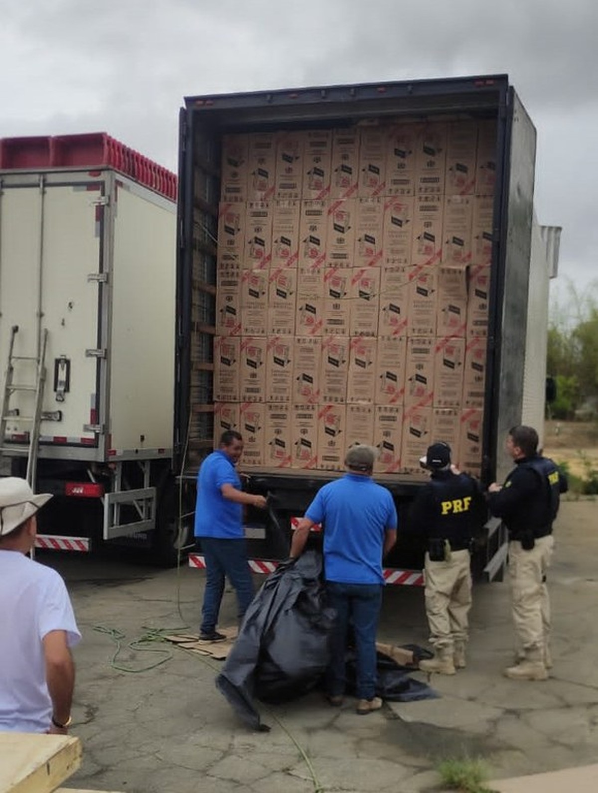 Polícia Rodoviária Federal Apreende 500 Mil Maços De Cigarro