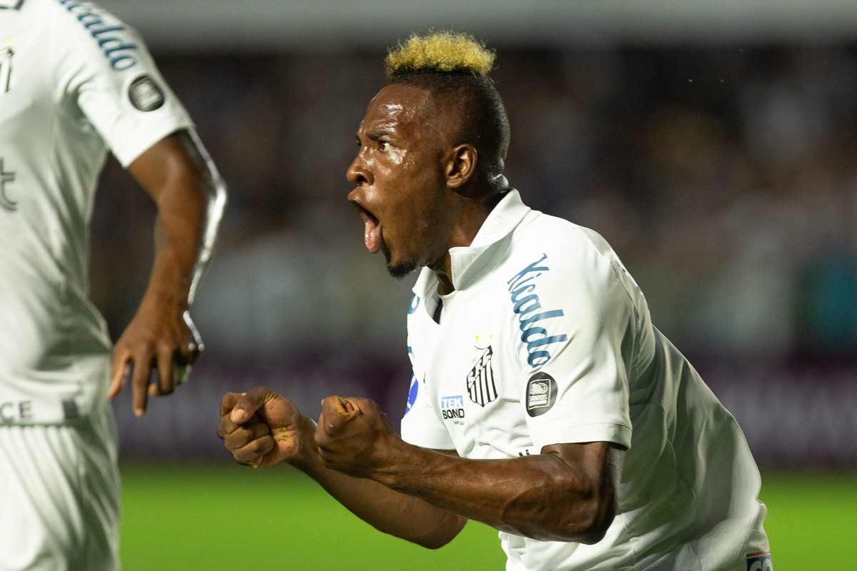 Jhojan Julio não se firma no Santos e tem retorno à LDU encaminhado ...