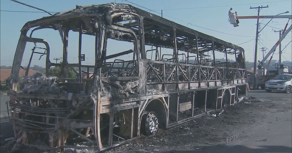 G1 - Rapaz assassinado a tiro em bairro da periferia é enterrado em ...