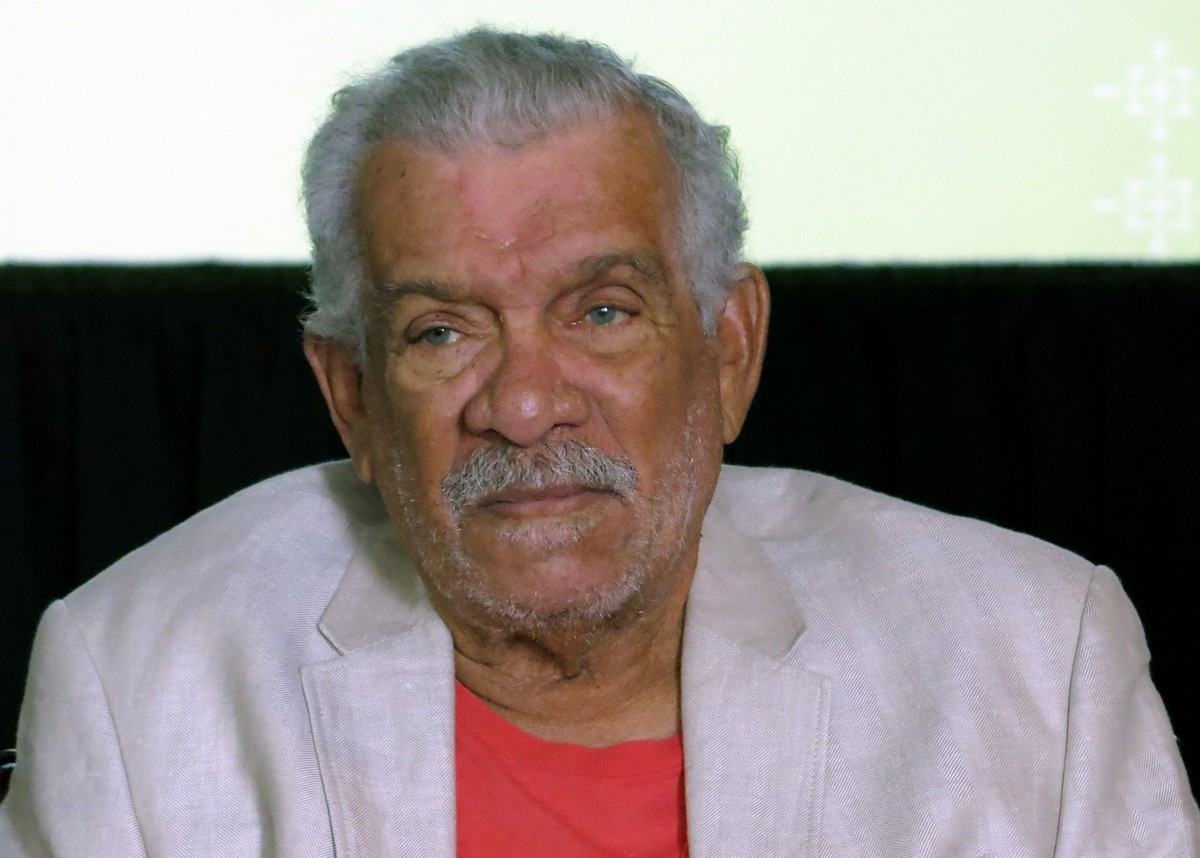Derek Walcott, poeta caribenho ganhador do Nobel de Literatura, morre ...
