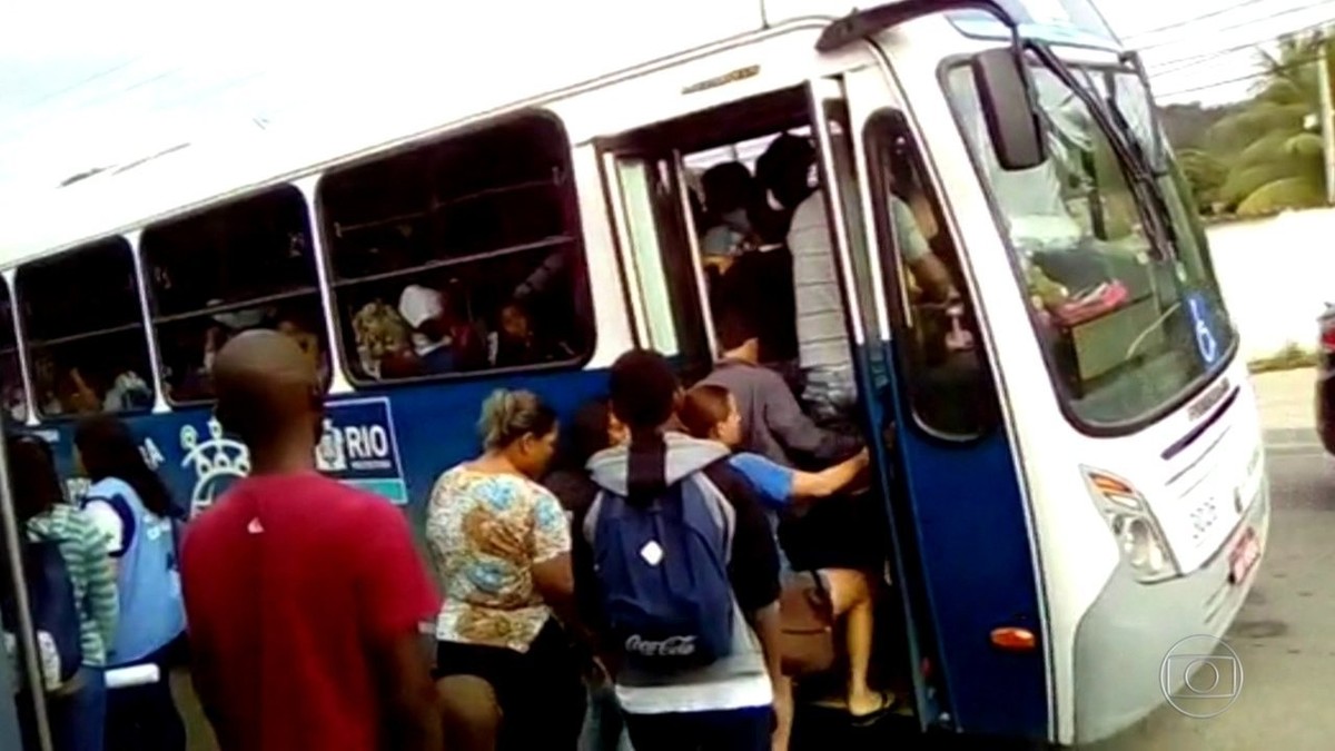 Imagens Mostram ônibus Escolar Superlotado Na Zona Oeste Do Rio Rio