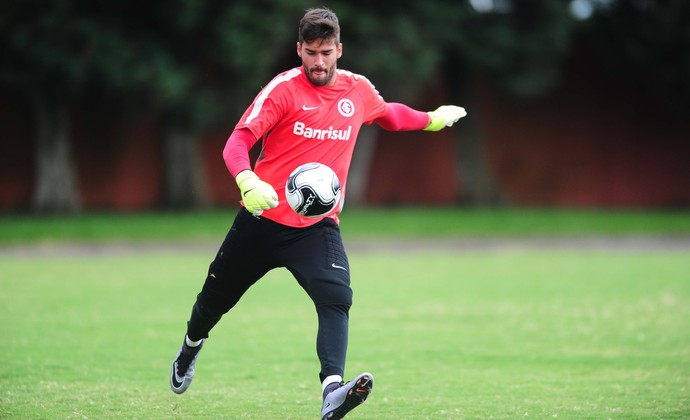 Bons números, evolução de Anderson e Alisson líder: o 1º mês sem D'Ale