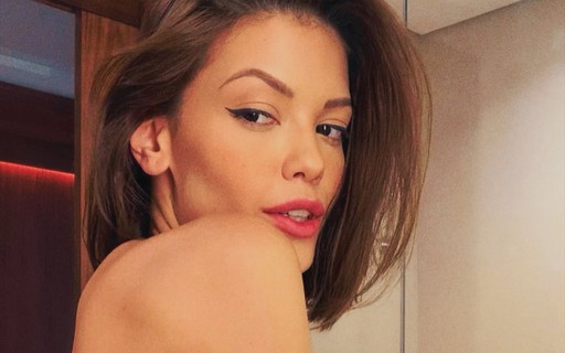 Vitória Strada posta foto nua e mostra seu lado como desenhista - Quem | QUEM News