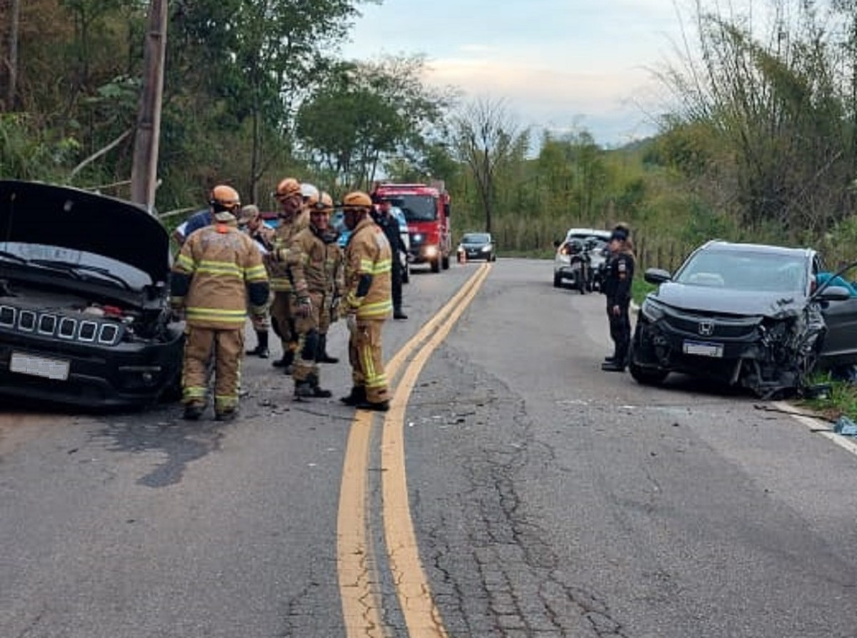 Acidente entre dois carros deixa um ferido em Paraíba do Sul | Sul do Rio e Costa Verde | G1