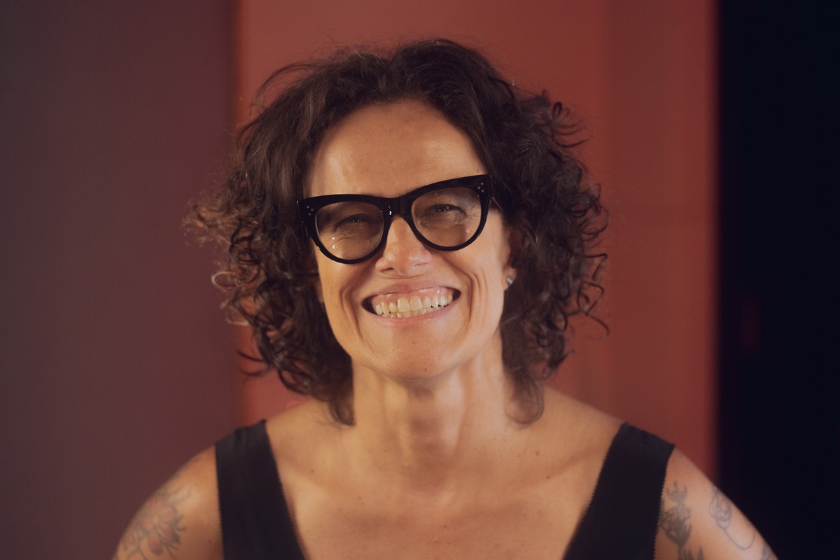 Zélia Duncan se divide entre Alzira E e Juliano Holanda ao celebrar 40 ...