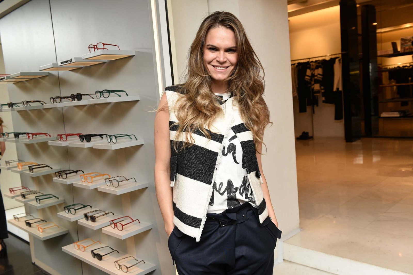 Visionari pilota agito fashionista na NK Store para brindar shop-in ...