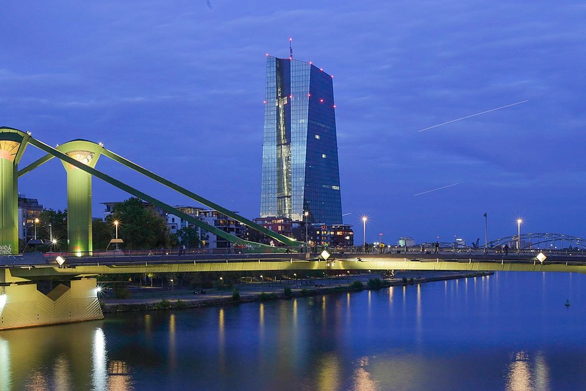 Contração da atividade empresarial da zona do euro perde força em ...