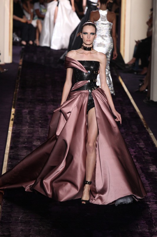 Versace | Alta-costura | Inverno 2015 | Desfiles | Vogue