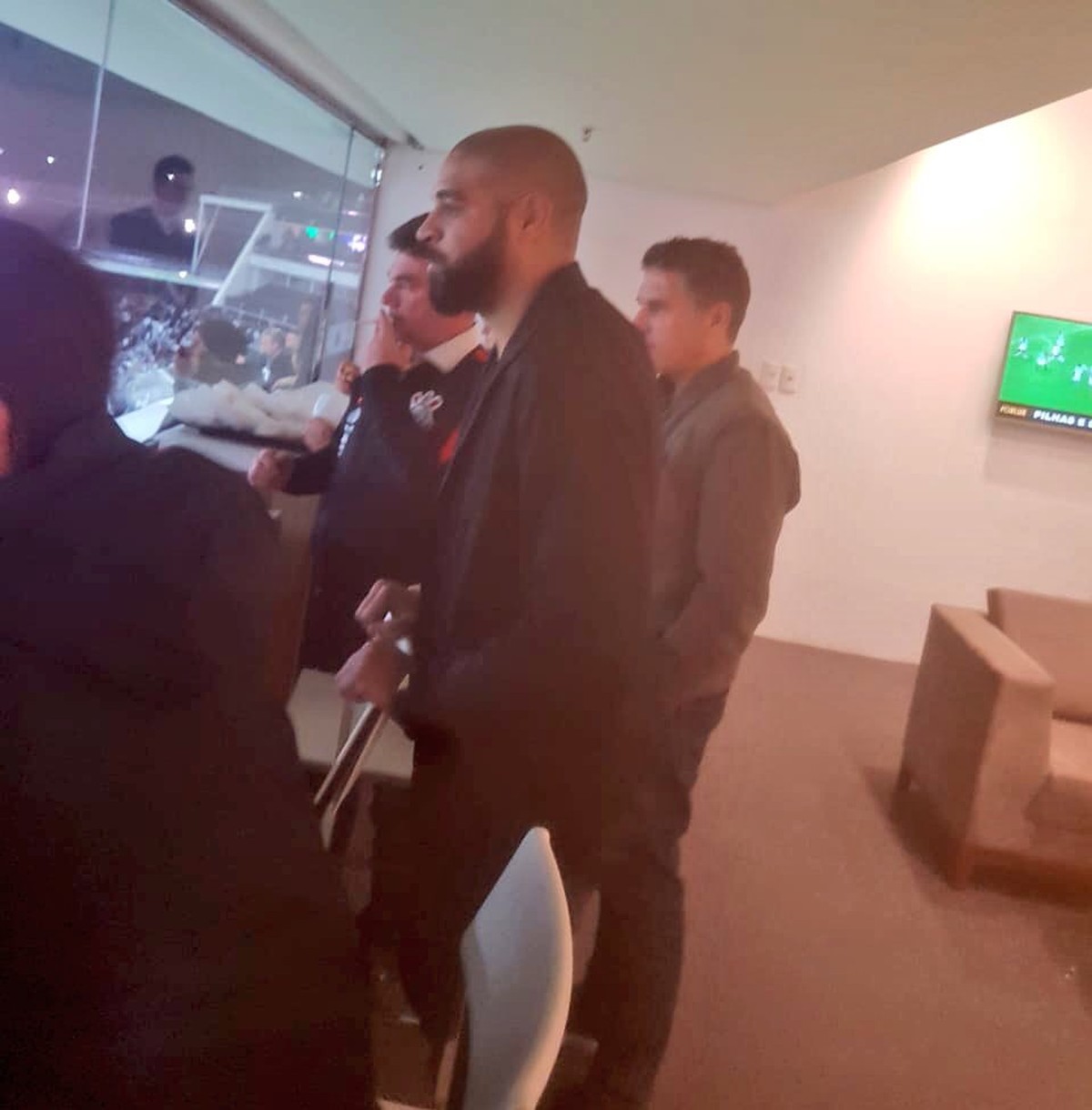 Adriano Imperador assiste a jogo do Corinthians, e diretor diz: "Nada ...