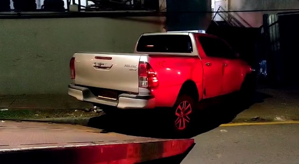 Suspeito De Roubar Caminhonete é Baleado Por Pm Da Reserva Bate Carro