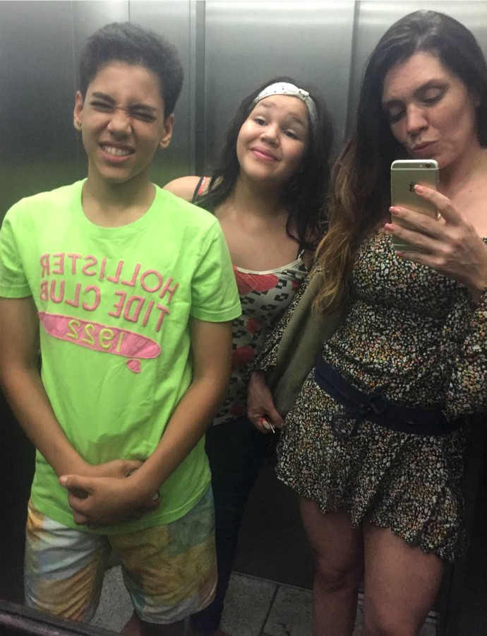 Simony fala de peso na infância e comenta recado da filha mais velha ...