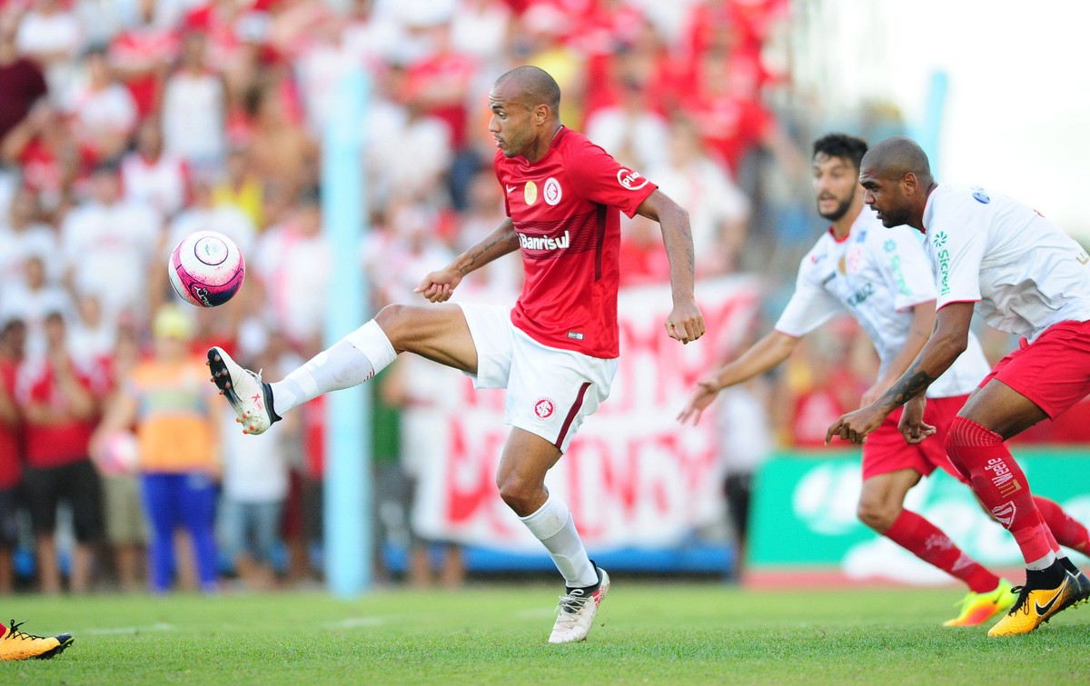 Roger tem 1ª chance entre titulares do Inter para acirrar disputa com ...