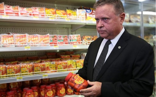 Maggi vai a supermercado em Brasília acompanhar fiscalização de carne ...