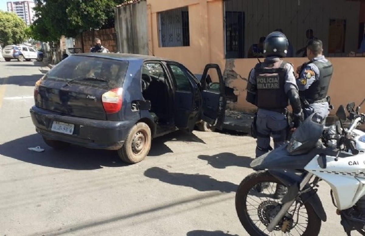 Três Suspeitos De Assaltar Conveniência São Presos Após Sofrerem