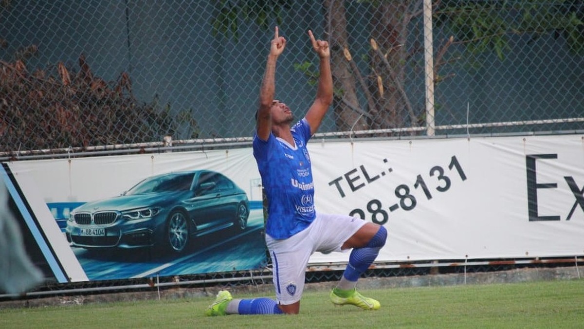 Após um ano e meio, Vitória-ES volta a ter gol de zagueiro e Alex ...