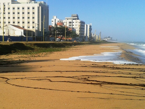 G1 - Ondas continuam fortes nas orlas das praias de Macaé, RJ ...