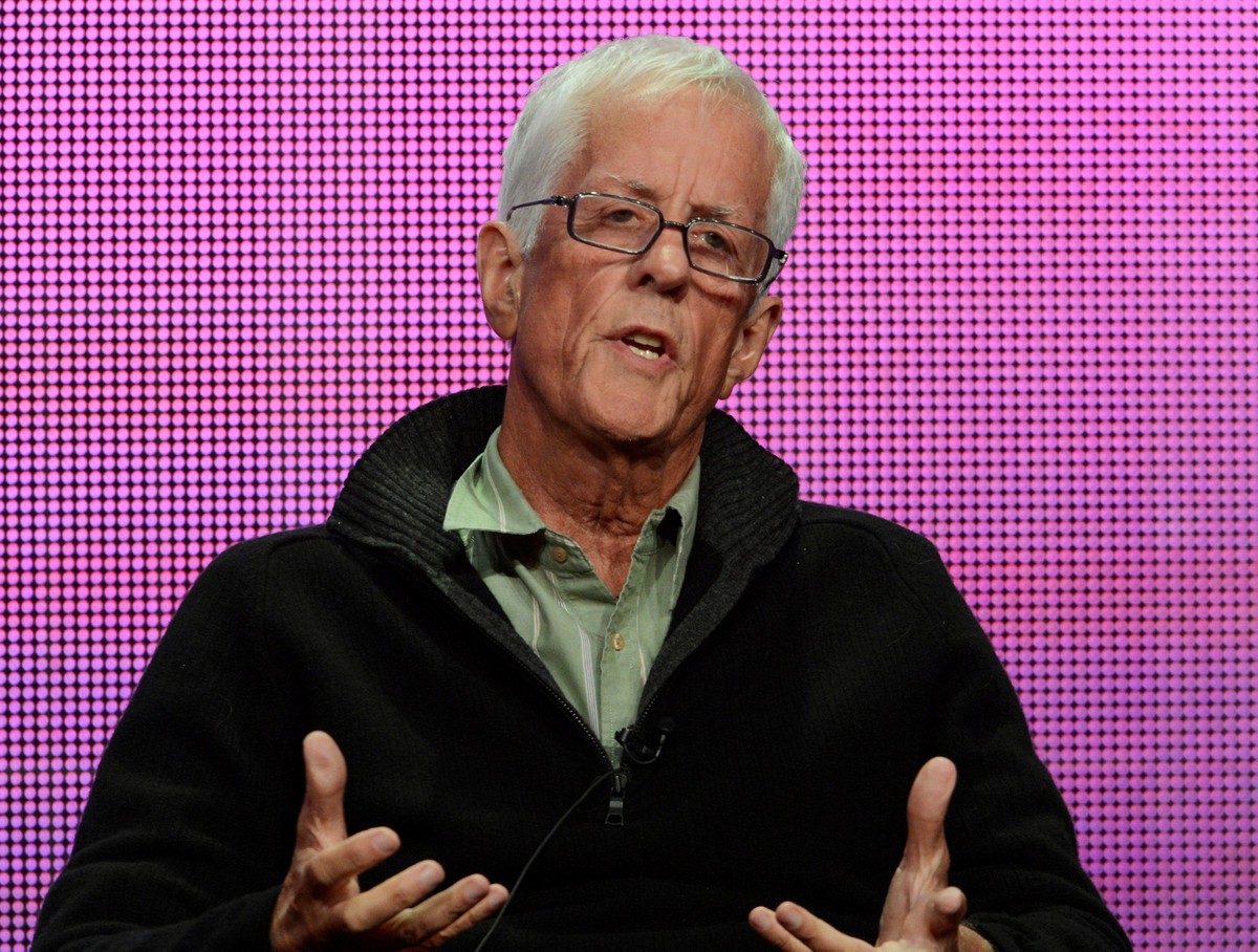 Michael Apted, diretor de '007 - O mundo não é o bastante', morre aos ...