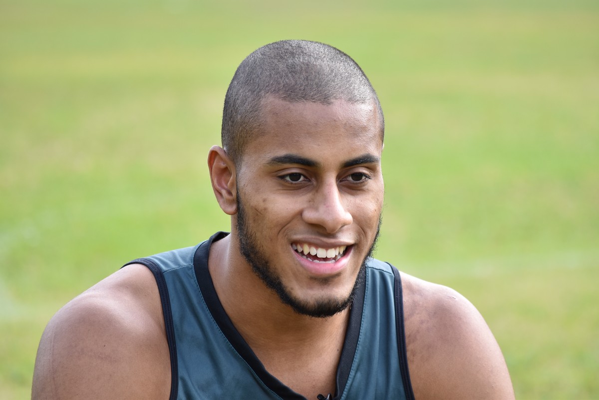 Dois meses após cirurgia, Lucarelli tira bota ortopédica e projeta ...