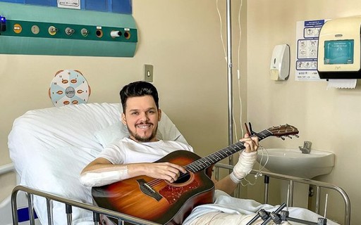Cantor Thiago Costa anuncia volta aos palcos cinco meses após acidente ...