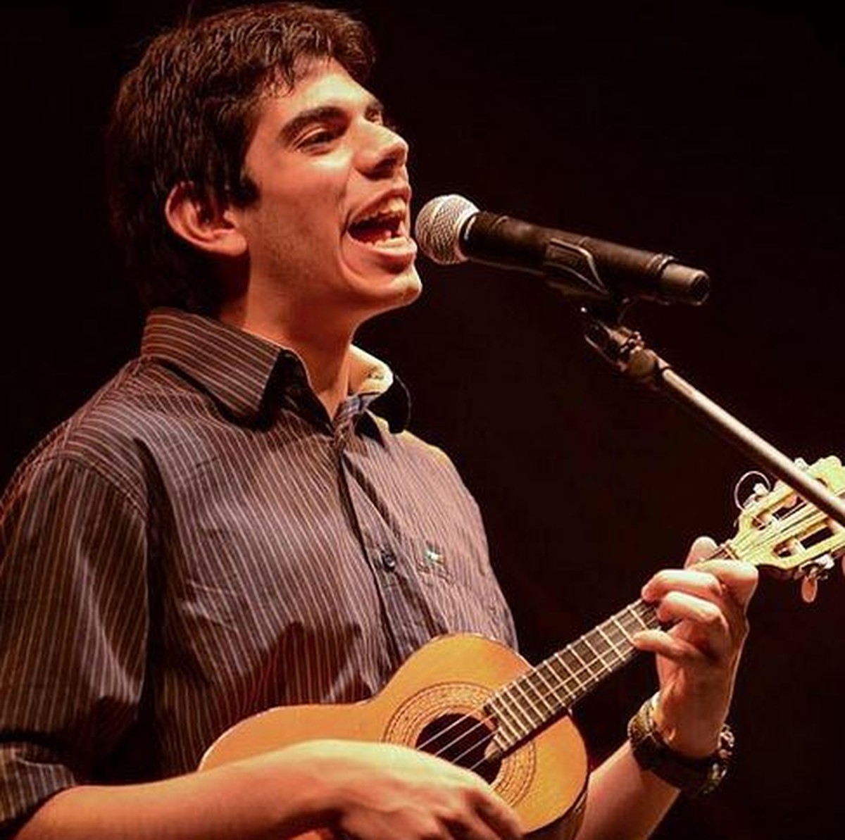 Cantor Dudu Brasil lança CD com show no Teatro Amazonas | Manaus ...