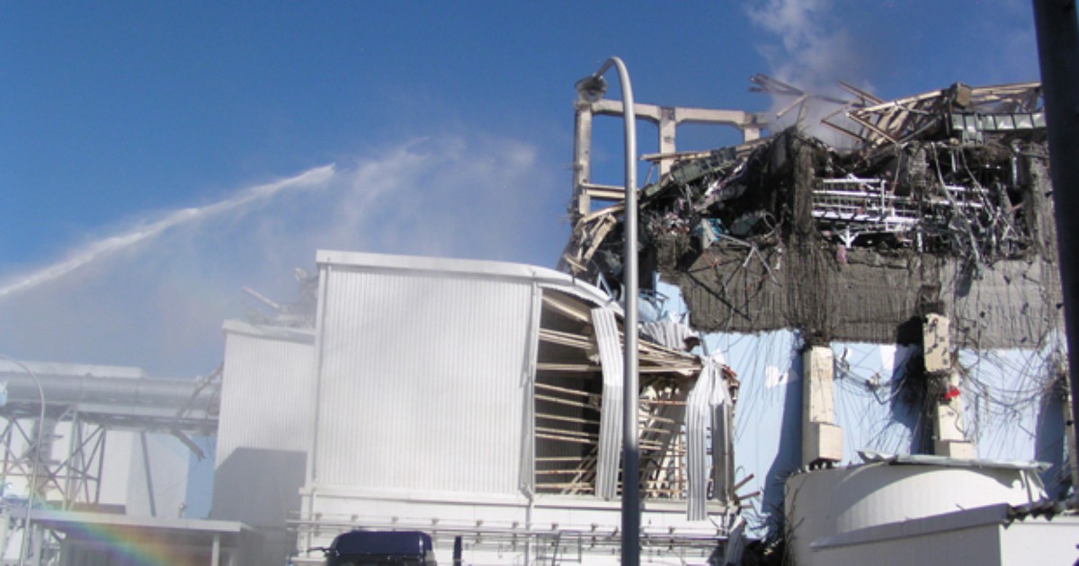 Natureza - Empresa começa a desmontar o teto de reator nuclear de Fukushima
