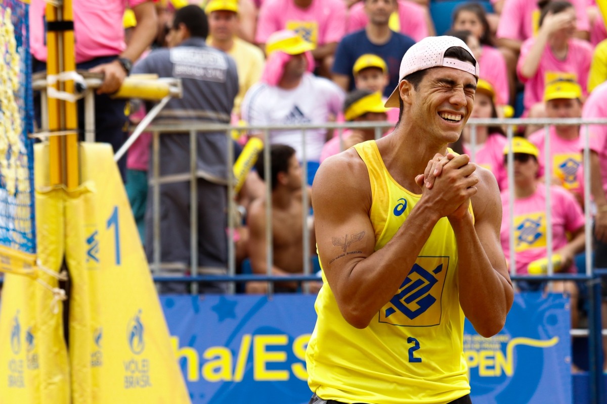 Saymon comemora retomada de parceria: "Jogar ao lado do Guto é sempre ...