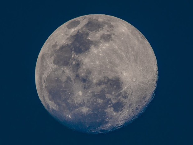 G1 - Fotógrafos registram a 'lua azul' em vários pontos da capital ...