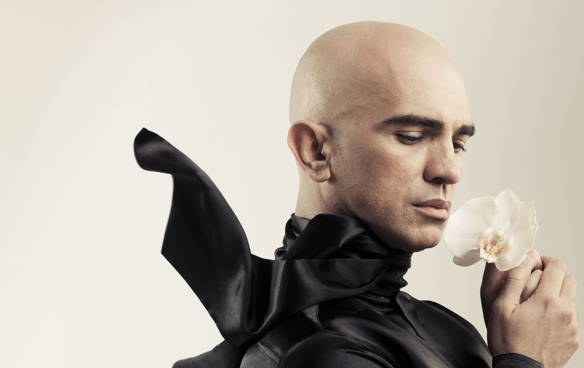 Edson Cordeiro faz única apresentação em Salvador no Teatro Castro ...