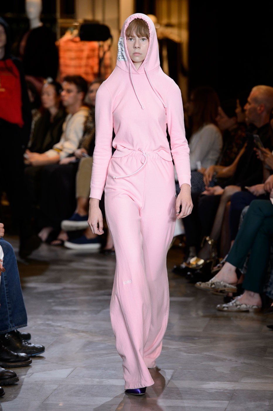 Vetements ocupa Galeries Lafayette com coleção repleta de parcerias ...