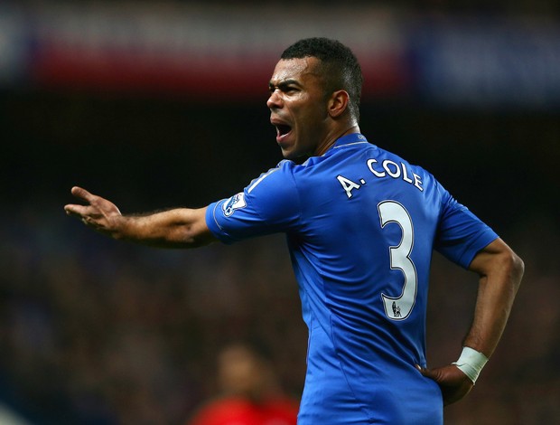 Chelsea confirma renovação com Ashley Cole por mais uma temporada ...