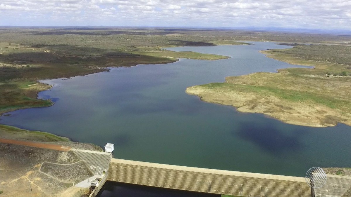 Com bancos de areia à mostra, barragem na cidade de Capim Grosso tem 17 ...