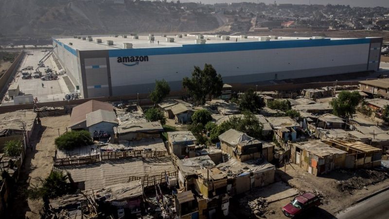 O controverso armazém da Amazon no meio de favela - AgoraPE