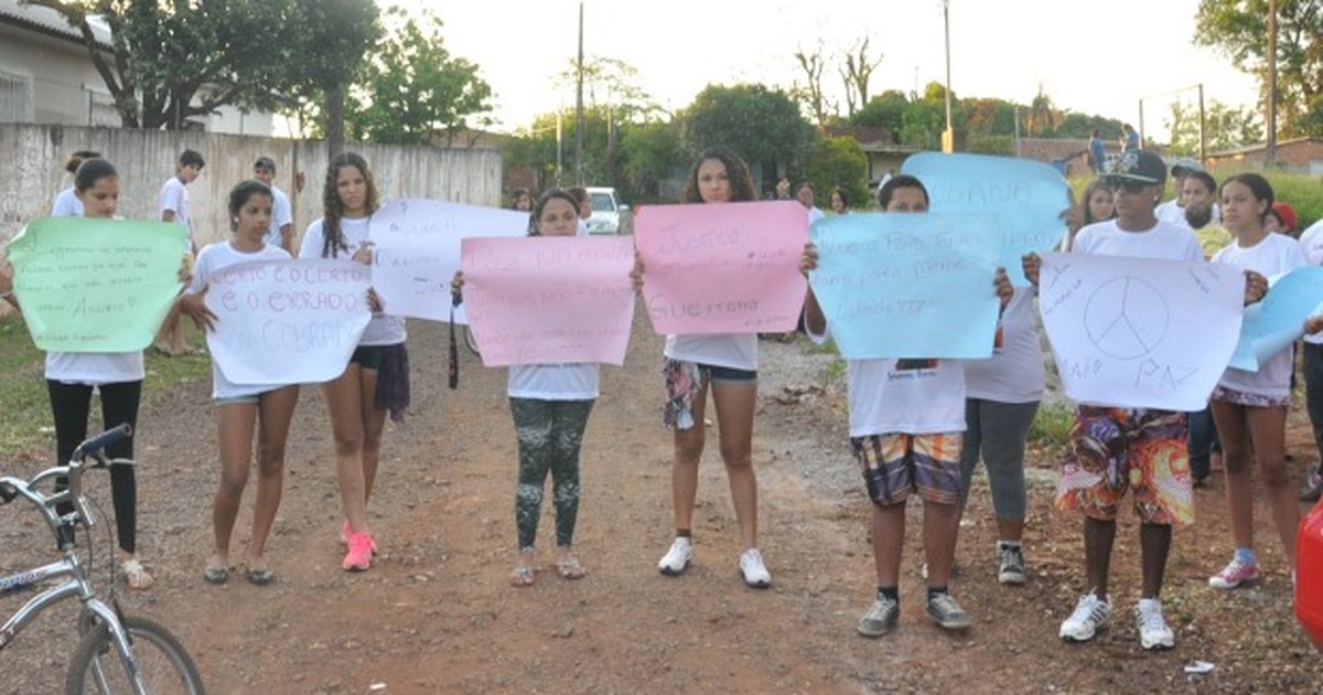G1 - Família e amigos de garota morta em MS fazem manifestação por ...