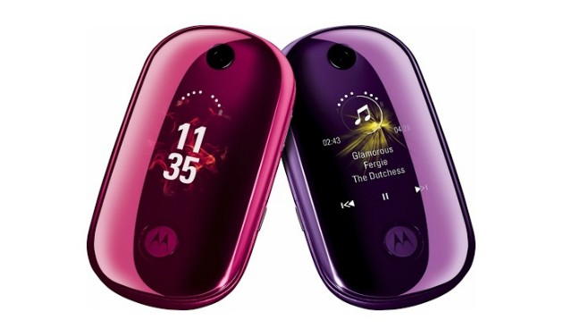 Celular com flip: veja fotos de modelos que fizeram sucesso nos anos ...