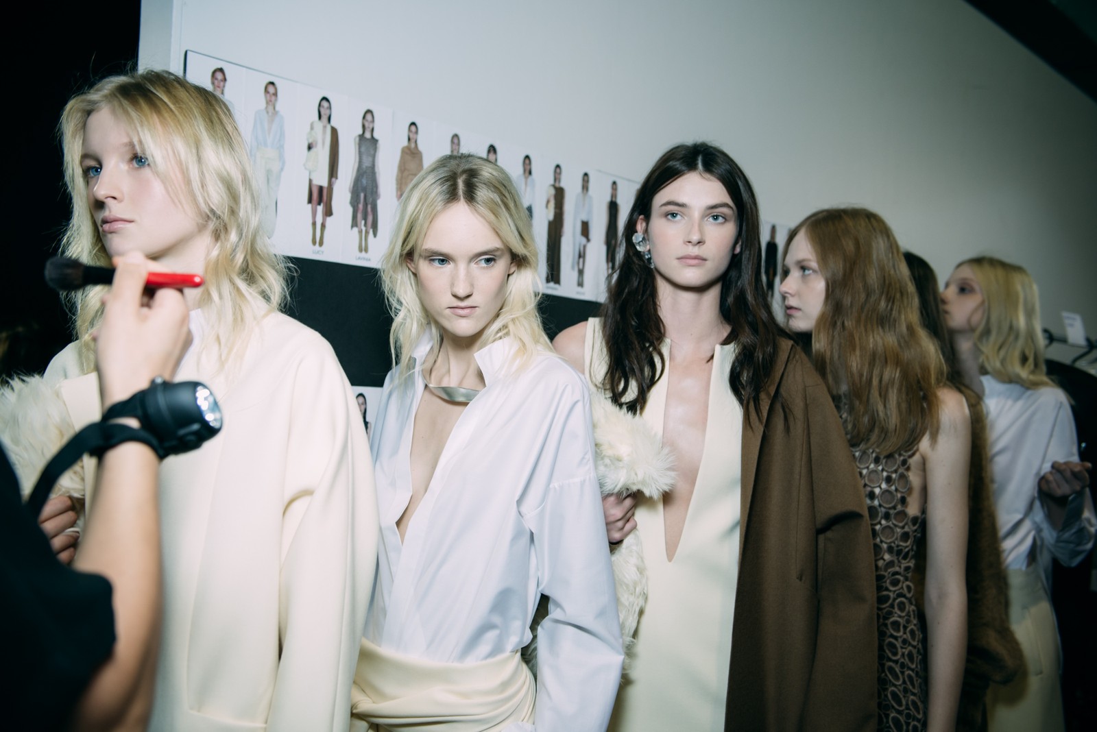 Go back: entre nos bastidores do inverno 2015 da Animale | Moda | Vogue