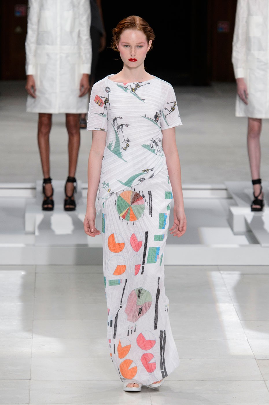 O verão 2016 utilitário de Hussein Chalayan | Desfiles | Vogue