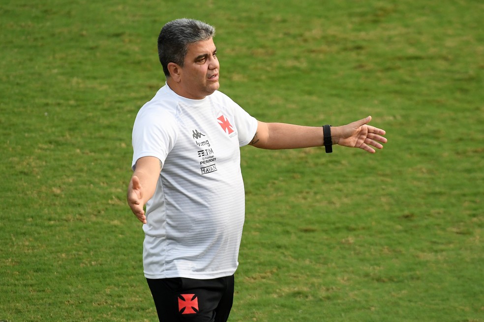 Análise: após 12 rodadas e fora do G-4, Vasco ainda não tem identidade ...
