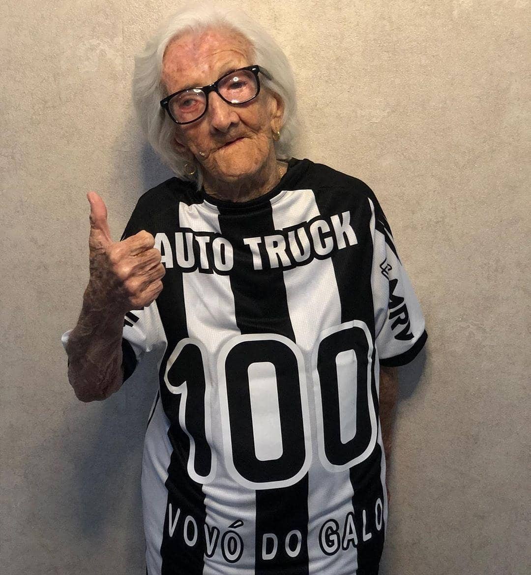 Vovó do Galo completa 100 anos e recebe homenagem do Atlético-MG - GQ ... Vovó do Galo completa 100 anos e recebe homenagem do Atlético-MG - GQ ...